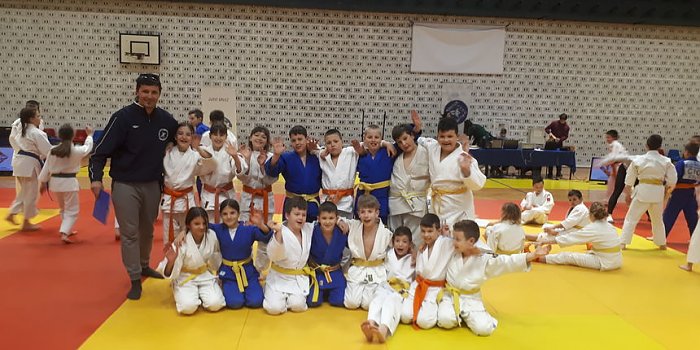057info | Zadarskim judašima 7 medalja na turniru u Splitu