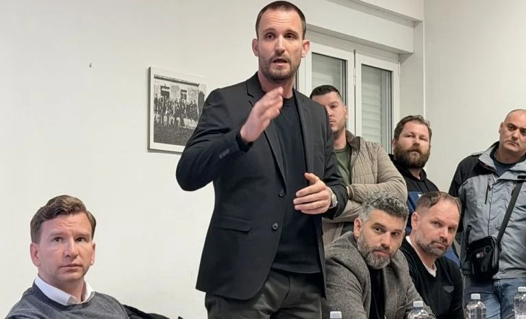 Erlić obećao novo igralište na Plovaniji, Bilaver ljekarnu i ambulante ...